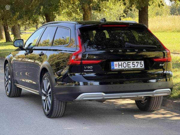 Volvo V90 2021 Viļņa vietnē Melns Volvo V90 2021 Viļņa, ar dzinēja tilpumu 1.97 L un nobraukumu 117 tūkst. km par 27500 €, foto 8 vietnē AUTOMOTO.COM.LV