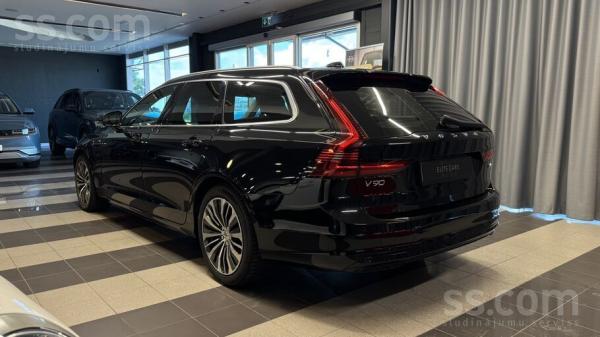 Black Volvo V90 2021 in Riga, with an engine capacity of 2.00 L and mileage of 70 thousand km for 25490 €, photo 6 on AUTOMOTO.COM.LV