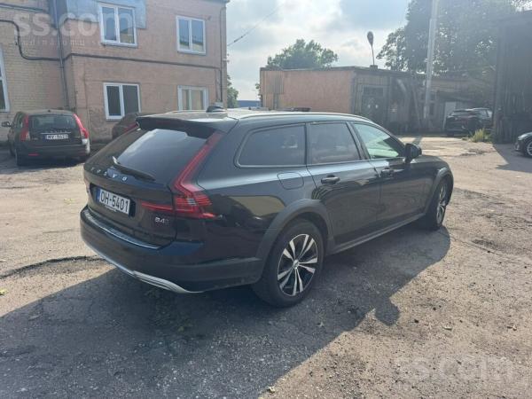 Black Volvo V90 2021 in Riga, with an engine capacity of 2.00 L and mileage of 0 thousand km for 18000 €, photo 3 on AUTOMOTO.COM.LV