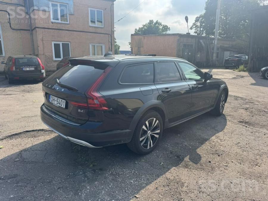 Melns Volvo V90 2021 Rīga, ar dzinēja tilpumu 2.00 L un nobraukumu 0 tūkst. km par 18000 €, foto 4 vietnē AUTOMOTO.COM.LV