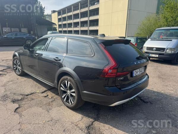 Black Volvo V90 2021 in Riga, with an engine capacity of 2.00 L and mileage of 0 thousand km for 18000 €, photo 4 on AUTOMOTO.COM.LV