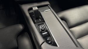 Melns Volvo V90 2021 Rīga, ar dzinēja tilpumu 2.00 L un nobraukumu 70 tūkst. km par 25490 €, foto 17 vietnē AUTOMOTO.COM.LV