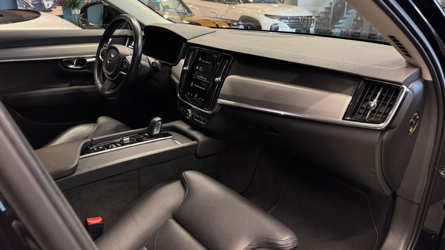 Melns Volvo V90 2021 Rīga, ar dzinēja tilpumu 2.00 L un nobraukumu 70 tūkst. km par 25490 €, foto 18 vietnē AUTOMOTO.COM.LV