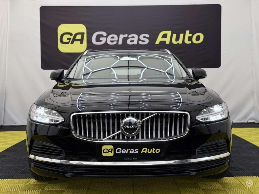 Black Volvo V90 2021 in Vilnius, with an engine capacity of 1.97 L and mileage of 177 thousand km for 25990 €, photo 5 on AUTOMOTO.COM.LV
