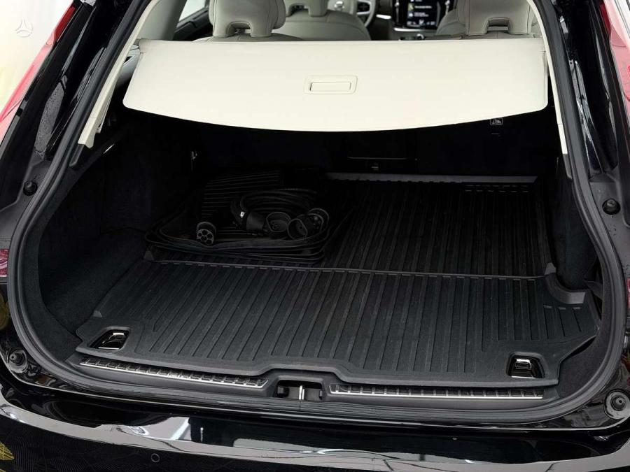 Black Volvo V90 2021 in Vilnius, with an engine capacity of 1.97 L and mileage of 177 thousand km for 25990 €, photo 24 on AUTOMOTO.COM.LV
