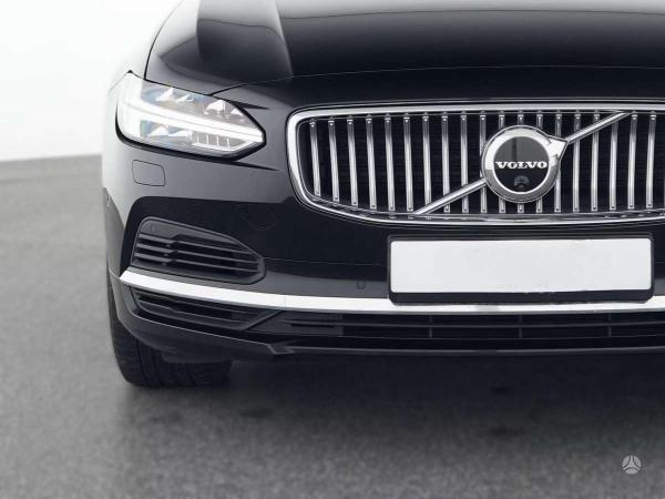 Black Volvo V90 2022 in Vilnius, with an engine capacity of 1.97 L and mileage of 81 thousand km for 51400 €, photo 7 on AUTOMOTO.COM.LV