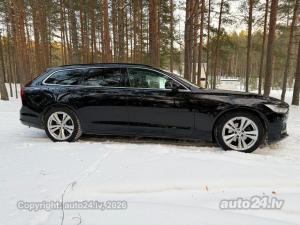 Black Volvo V90 2022 in Johvi, with an engine capacity of 2.00 L and mileage of 93 thousand km for 28500 €, photo 3 on AUTOMOTO.COM.LV