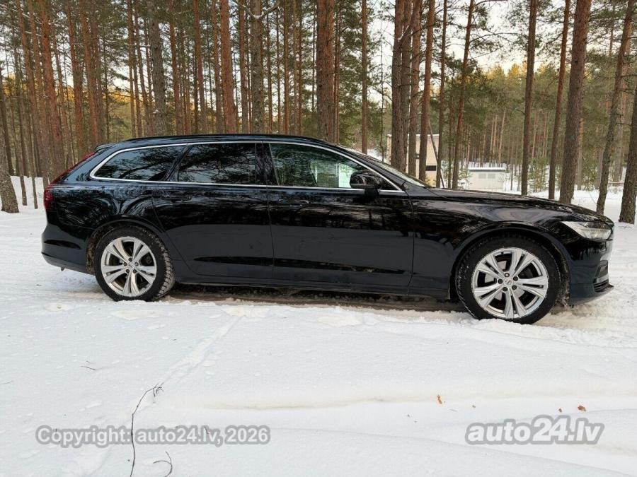 Black Volvo V90 2022 in Johvi, with an engine capacity of 2.00 L and mileage of 93 thousand km for 28500 €, photo 3 on AUTOMOTO.COM.LV