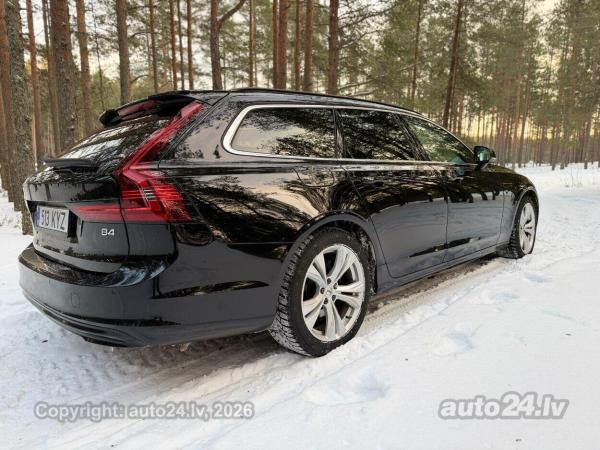 Black Volvo V90 2022 in Johvi, with an engine capacity of 2.00 L and mileage of 93 thousand km for 28500 €, photo 4 on AUTOMOTO.COM.LV