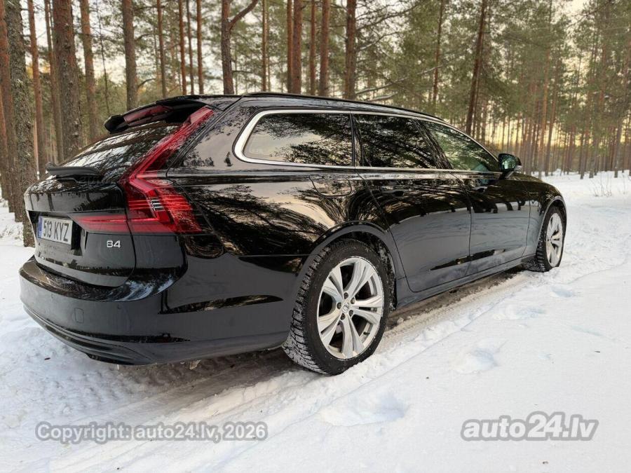 Black Volvo V90 2022 in Johvi, with an engine capacity of 2.00 L and mileage of 93 thousand km for 28500 €, photo 4 on AUTOMOTO.COM.LV