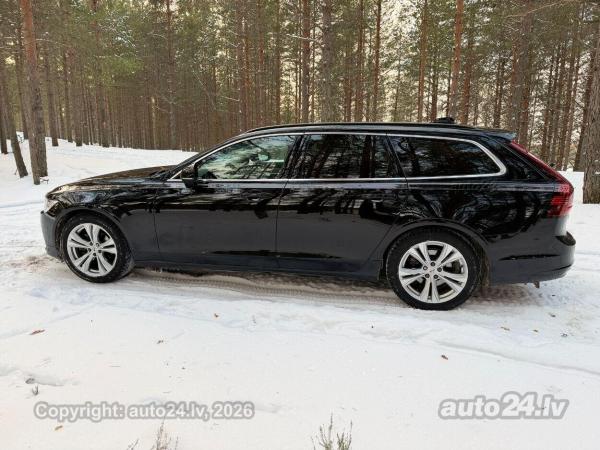Black Volvo V90 2022 in Johvi, with an engine capacity of 2.00 L and mileage of 93 thousand km for 28500 €, photo 7 on AUTOMOTO.COM.LV