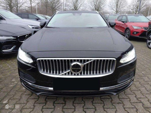 Black Volvo V90 2022 in Vilnius, with an engine capacity of 2.00 L and mileage of 109 thousand km for 24990 €, photo 2 on AUTOMOTO.COM.LV