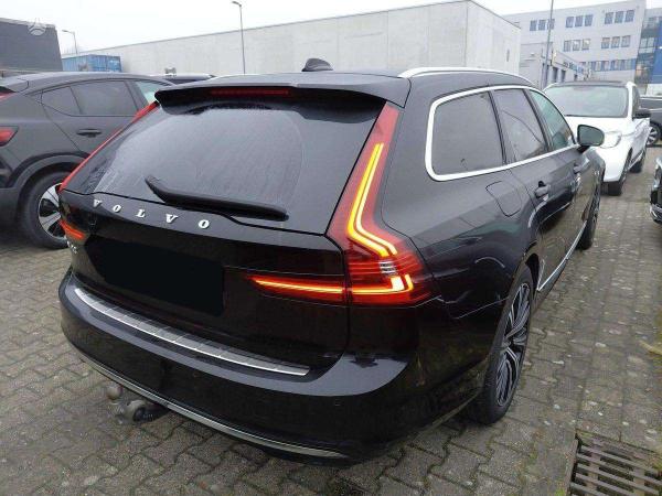 Black Volvo V90 2022 in Vilnius, with an engine capacity of 2.00 L and mileage of 109 thousand km for 24990 €, photo 5 on AUTOMOTO.COM.LV