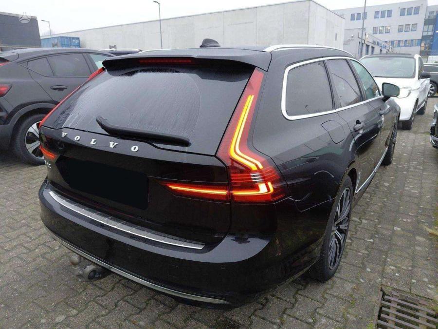 Melns Volvo V90 2022 Viļņa, ar dzinēja tilpumu 2.00 L un nobraukumu 109 tūkst. km par 24990 €, foto 5 vietnē AUTOMOTO.COM.LV