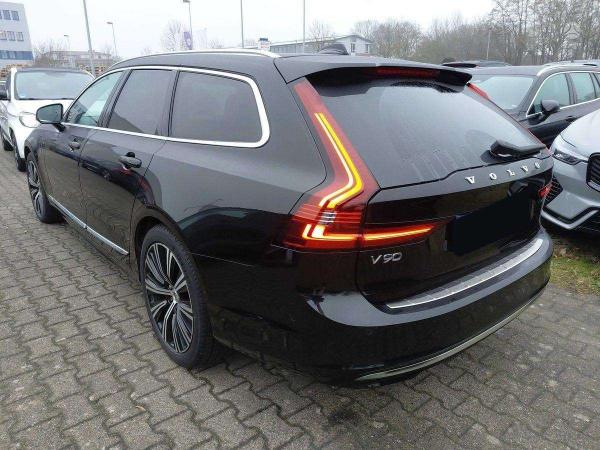 Black Volvo V90 2022 in Vilnius, with an engine capacity of 2.00 L and mileage of 109 thousand km for 24990 €, photo 6 on AUTOMOTO.COM.LV