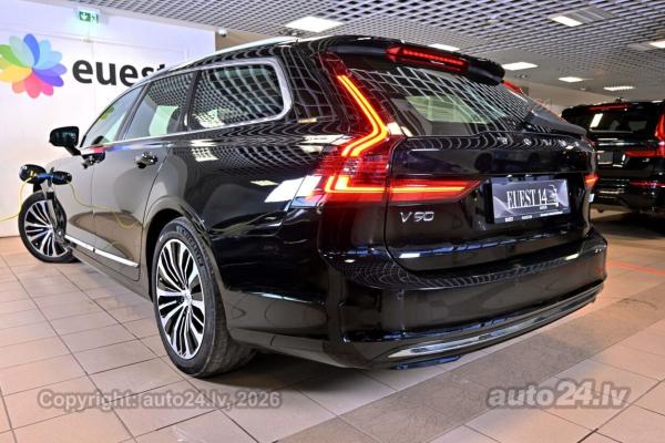 Melns Volvo V90 2022 Tallina, ar dzinēja tilpumu 2.00 L un nobraukumu 95 tūkst. km par 34880 €, foto 1 vietnē AUTOMOTO.COM.LV