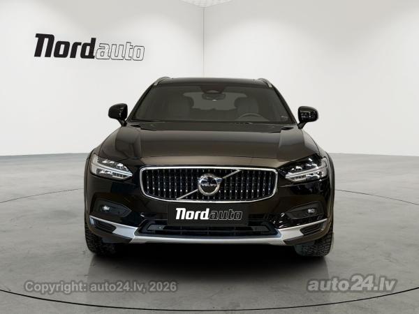 Melns Volvo V90 2022 Tallina, ar dzinēja tilpumu 2.00 L un nobraukumu 85 tūkst. km par 37900 €, foto 3 vietnē AUTOMOTO.COM.LV