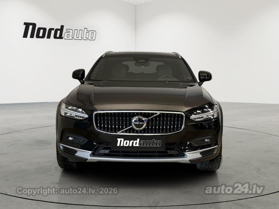 Black Volvo V90 2022 in Tallinn, with an engine capacity of 2.00 L and mileage of 85 thousand km for 37900 €, photo 4 on AUTOMOTO.COM.LV