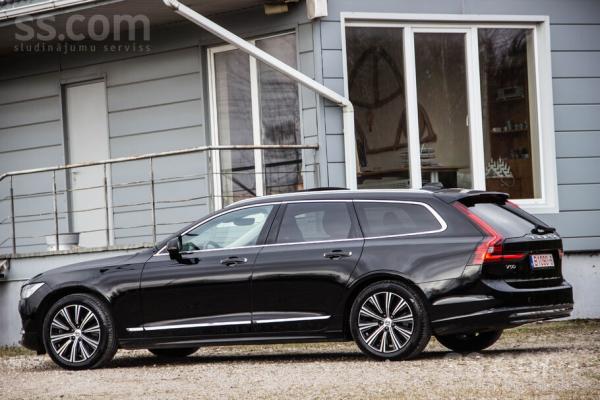 Black Volvo V90 2022 in Tukums, with an engine capacity of 2.00 L and mileage of 194 thousand km for 22800 €, photo 3 on AUTOMOTO.COM.LV