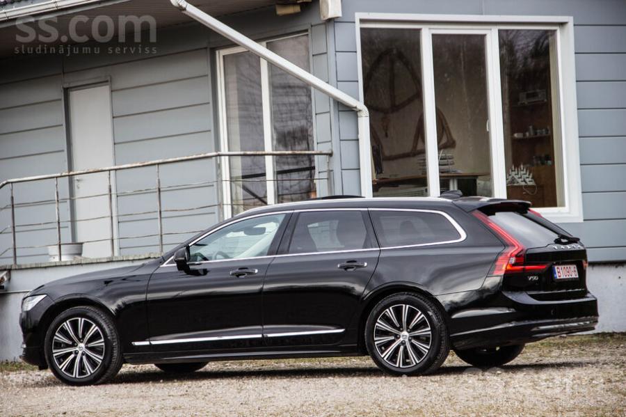 Melns Volvo V90 2022 Tukums, ar dzinēja tilpumu 2.00 L un nobraukumu 194 tūkst. km par 22800 €, foto 4 vietnē AUTOMOTO.COM.LV