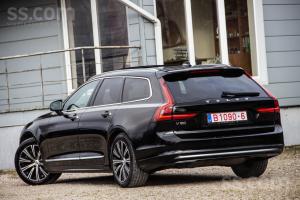 Melns Volvo V90 2022 Tukums, ar dzinēja tilpumu 2.00 L un nobraukumu 194 tūkst. km par 22800 €, foto 5 vietnē AUTOMOTO.COM.LV