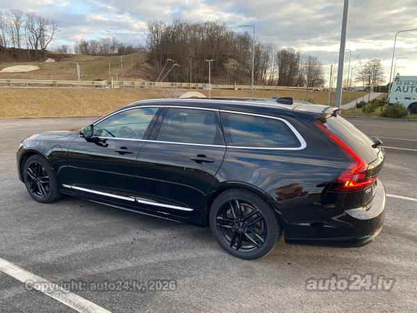 Black Volvo V90 2022 in Tallinn, with an engine capacity of 2.00 L and mileage of 63 thousand km for 36580 €, photo 2 on AUTOMOTO.COM.LV