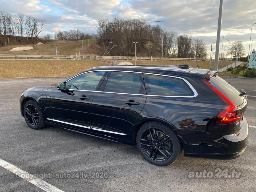 Melns Volvo V90 2022 Tallina, ar dzinēja tilpumu 2.00 L un nobraukumu 63 tūkst. km par 36580 €, foto 4 vietnē AUTOMOTO.COM.LV