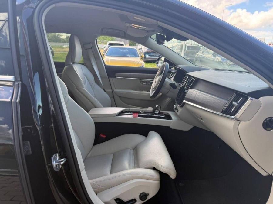 Melns Volvo V90 2022 Peetri, ar dzinēja tilpumu 2.00 L un nobraukumu 73 tūkst. km par 31100 €, foto 9 vietnē AUTOMOTO.COM.LV