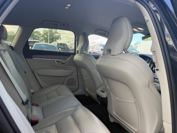 Melns Volvo V90 2022 Peetri, ar dzinēja tilpumu 2.00 L un nobraukumu 73 tūkst. km par 31100 €, foto 9 vietnē AUTOMOTO.COM.LV