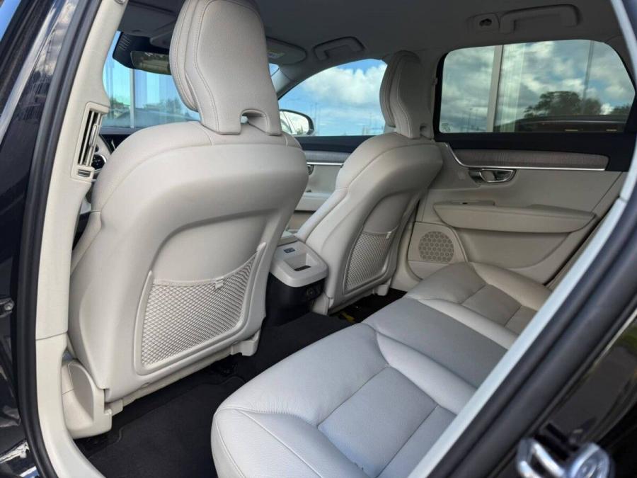 Melns Volvo V90 2022 Peetri, ar dzinēja tilpumu 2.00 L un nobraukumu 73 tūkst. km par 31100 €, foto 11 vietnē AUTOMOTO.COM.LV