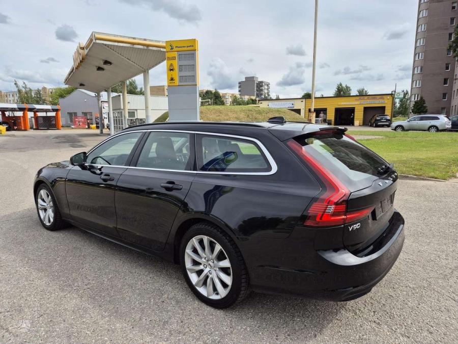 Black Volvo V90 2022 in Panevezys, with an engine capacity of 1.97 L and mileage of 423 thousand km for 12100 €, photo 4 on AUTOMOTO.COM.LV