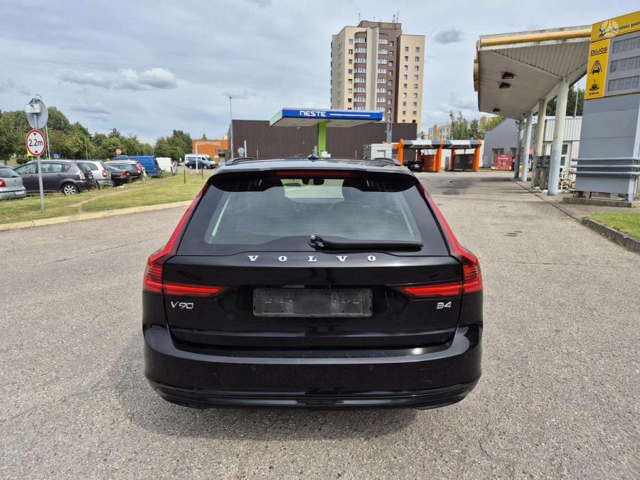 Black Volvo V90 2022 in Panevezys, with an engine capacity of 1.97 L and mileage of 423 thousand km for 12100 €, photo 5 on AUTOMOTO.COM.LV