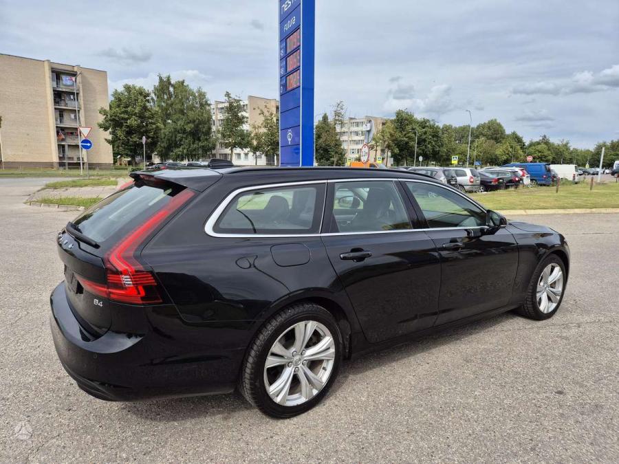 Black Volvo V90 2022 in Panevezys, with an engine capacity of 1.97 L and mileage of 423 thousand km for 12100 €, photo 6 on AUTOMOTO.COM.LV