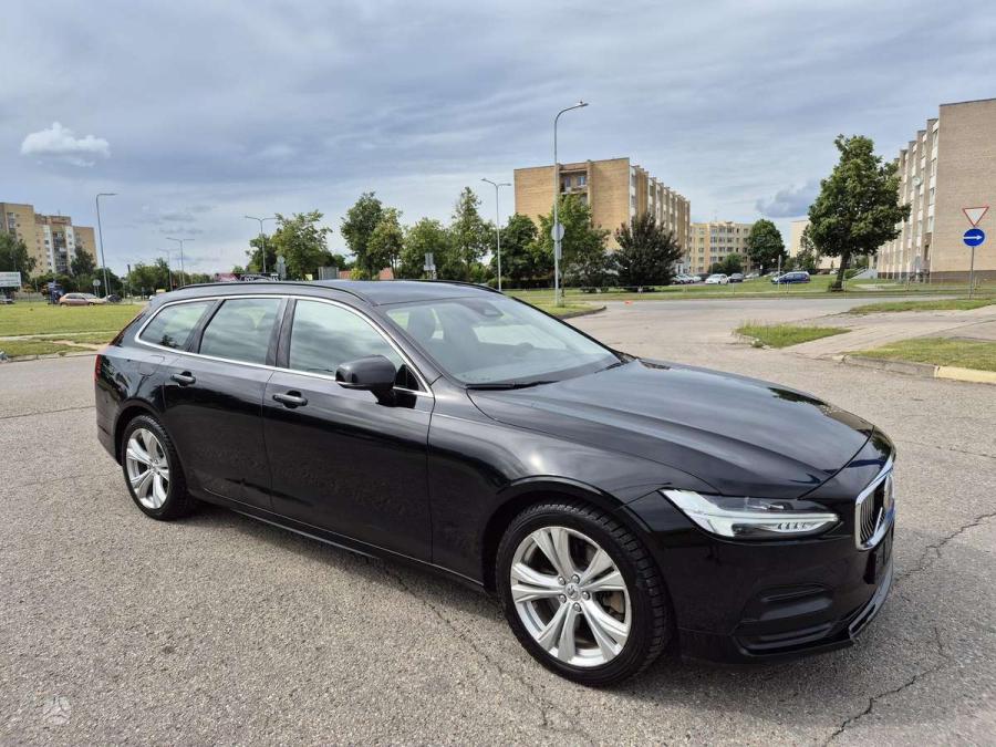 Black Volvo V90 2022 in Panevezys, with an engine capacity of 1.97 L and mileage of 423 thousand km for 12100 €, photo 7 on AUTOMOTO.COM.LV
