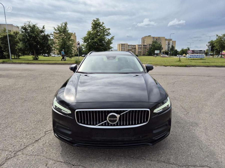 Black Volvo V90 2022 in Panevezys, with an engine capacity of 1.97 L and mileage of 423 thousand km for 12100 €, photo 8 on AUTOMOTO.COM.LV