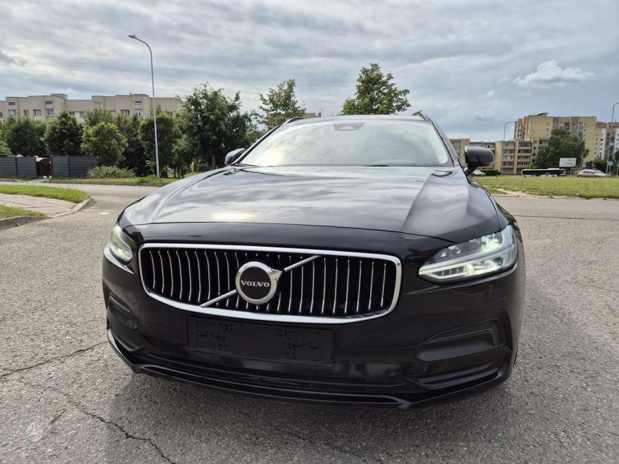 Black Volvo V90 2022 in Panevezys, with an engine capacity of 1.97 L and mileage of 423 thousand km for 12100 €, photo 10 on AUTOMOTO.COM.LV