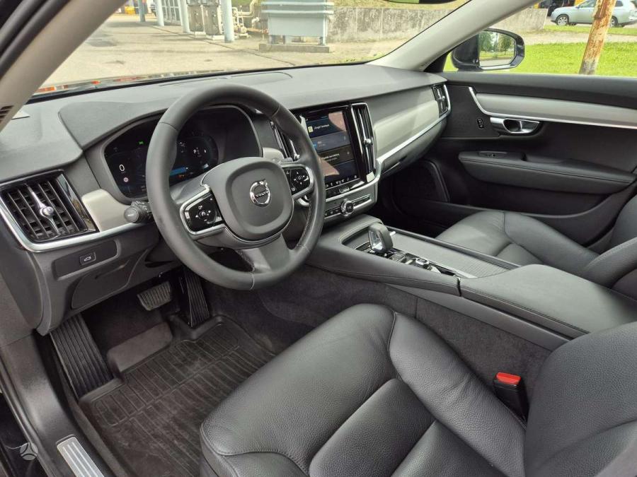 Black Volvo V90 2022 in Panevezys, with an engine capacity of 1.97 L and mileage of 423 thousand km for 12100 €, photo 12 on AUTOMOTO.COM.LV