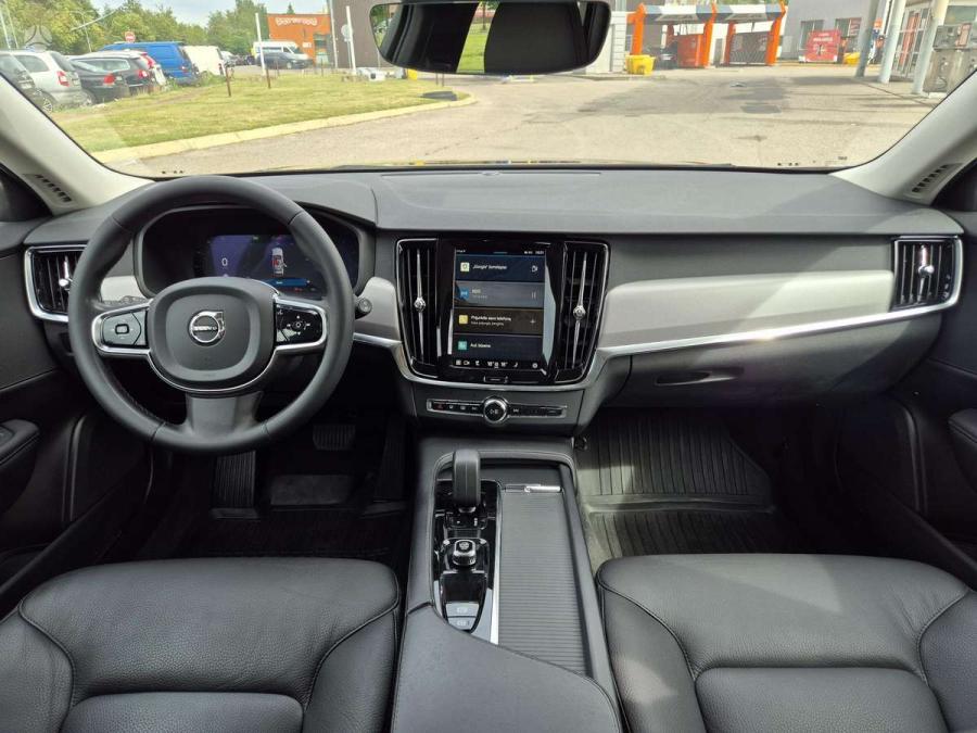 Black Volvo V90 2022 in Panevezys, with an engine capacity of 1.97 L and mileage of 423 thousand km for 12100 €, photo 14 on AUTOMOTO.COM.LV