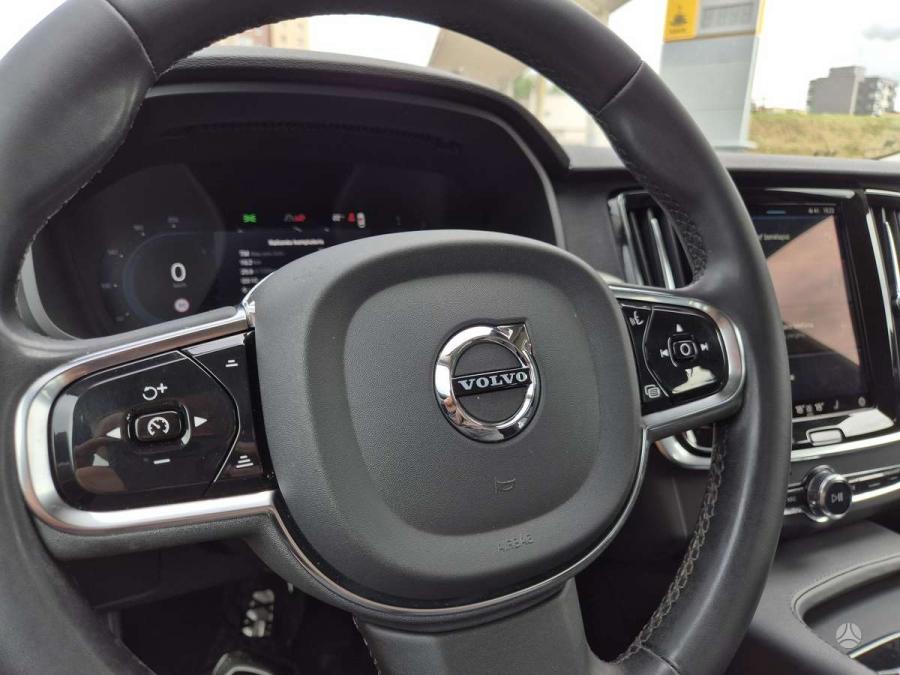 Black Volvo V90 2022 in Panevezys, with an engine capacity of 1.97 L and mileage of 423 thousand km for 12100 €, photo 15 on AUTOMOTO.COM.LV