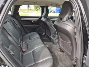 Black Volvo V90 2022 in Panevezys, with an engine capacity of 1.97 L and mileage of 423 thousand km for 12100 €, photo 22 on AUTOMOTO.COM.LV