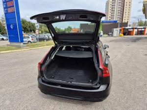 Black Volvo V90 2022 in Panevezys, with an engine capacity of 1.97 L and mileage of 423 thousand km for 12100 €, photo 23 on AUTOMOTO.COM.LV