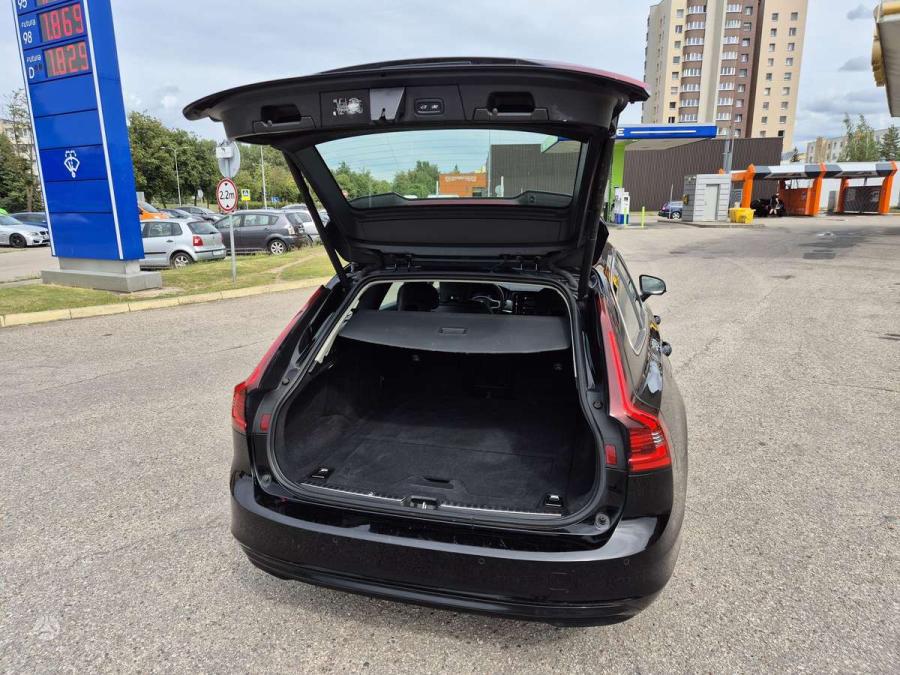 Black Volvo V90 2022 in Panevezys, with an engine capacity of 1.97 L and mileage of 423 thousand km for 12100 €, photo 23 on AUTOMOTO.COM.LV