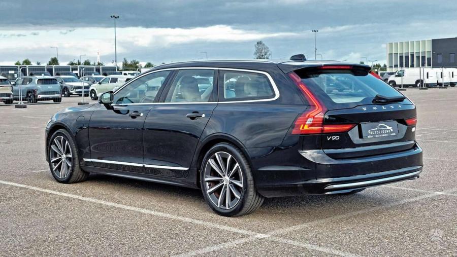 Melns Volvo V90 2022 Viļņa, ar dzinēja tilpumu 1.97 L un nobraukumu 243 tūkst. km par 19100 €, foto 14 vietnē AUTOMOTO.COM.LV