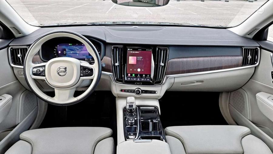Melns Volvo V90 2022 Viļņa, ar dzinēja tilpumu 1.97 L un nobraukumu 243 tūkst. km par 19100 €, foto 16 vietnē AUTOMOTO.COM.LV