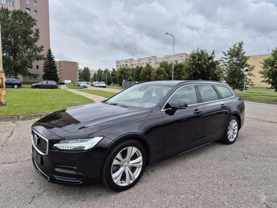 Black Volvo V90 2022 in Panevezys, with an engine capacity of 1.97 L and mileage of 474 thousand km for 11600 €, photo 3 on AUTOMOTO.COM.LV