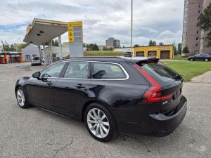 Black Volvo V90 2022 in Panevezys, with an engine capacity of 1.97 L and mileage of 474 thousand km for 11600 €, photo 4 on AUTOMOTO.COM.LV