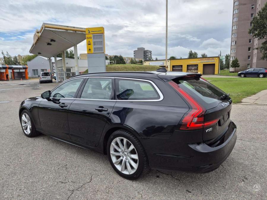 Black Volvo V90 2022 in Panevezys, with an engine capacity of 1.97 L and mileage of 474 thousand km for 11600 €, photo 4 on AUTOMOTO.COM.LV