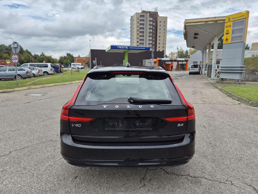 Black Volvo V90 2022 in Panevezys, with an engine capacity of 1.97 L and mileage of 474 thousand km for 11600 €, photo 5 on AUTOMOTO.COM.LV