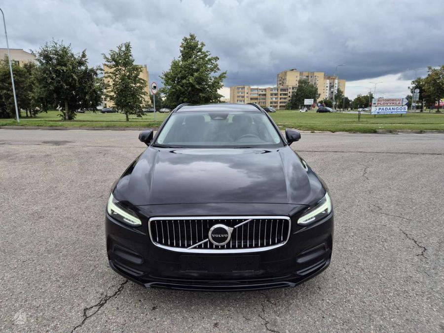 Black Volvo V90 2022 in Panevezys, with an engine capacity of 1.97 L and mileage of 474 thousand km for 11600 €, photo 8 on AUTOMOTO.COM.LV