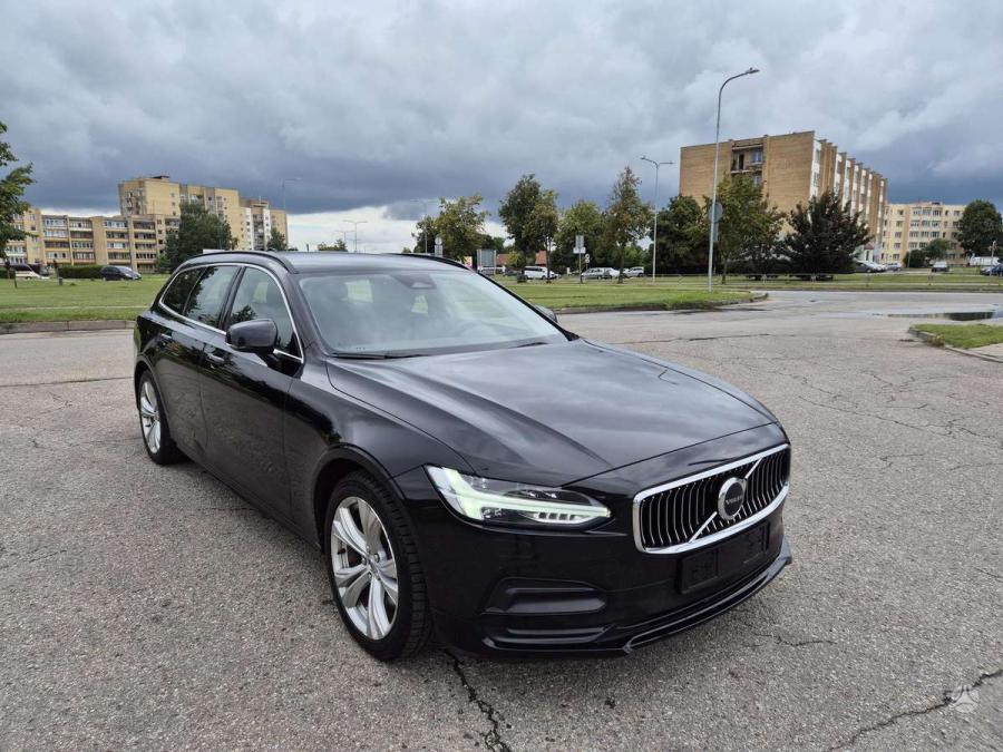 Black Volvo V90 2022 in Panevezys, with an engine capacity of 1.97 L and mileage of 474 thousand km for 11600 €, photo 9 on AUTOMOTO.COM.LV